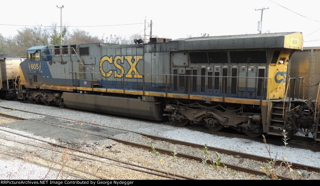 Coal train with CSX 605 / AC 60 CW